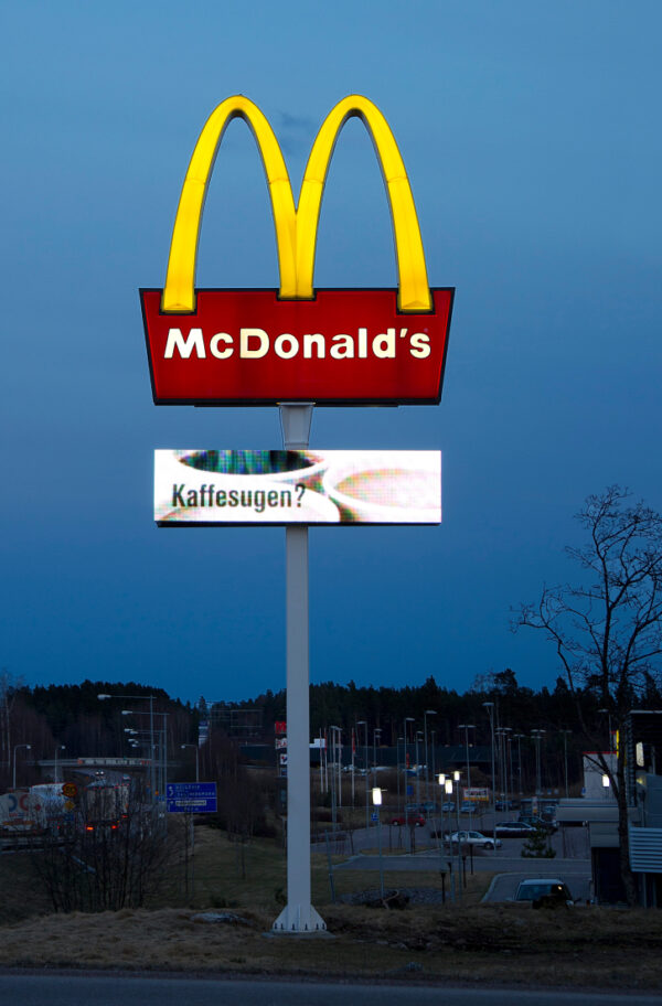 Advertising towers and large systems - Maas+Roos